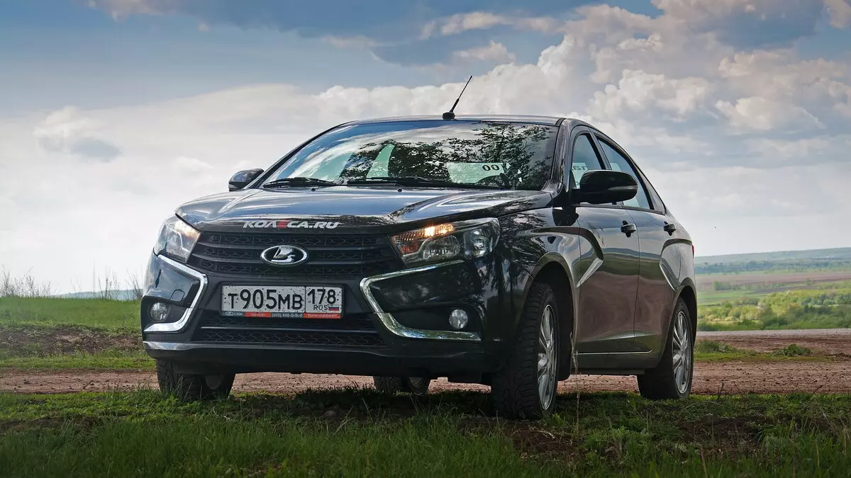 Mi smo že trideset: Kaj se zlomi in ne zlomi v Lada Vesta do 30.000 km 29124_1