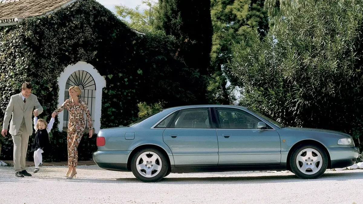 Në foto: Audi A8 4.2 Quattro (D2) '1994-99