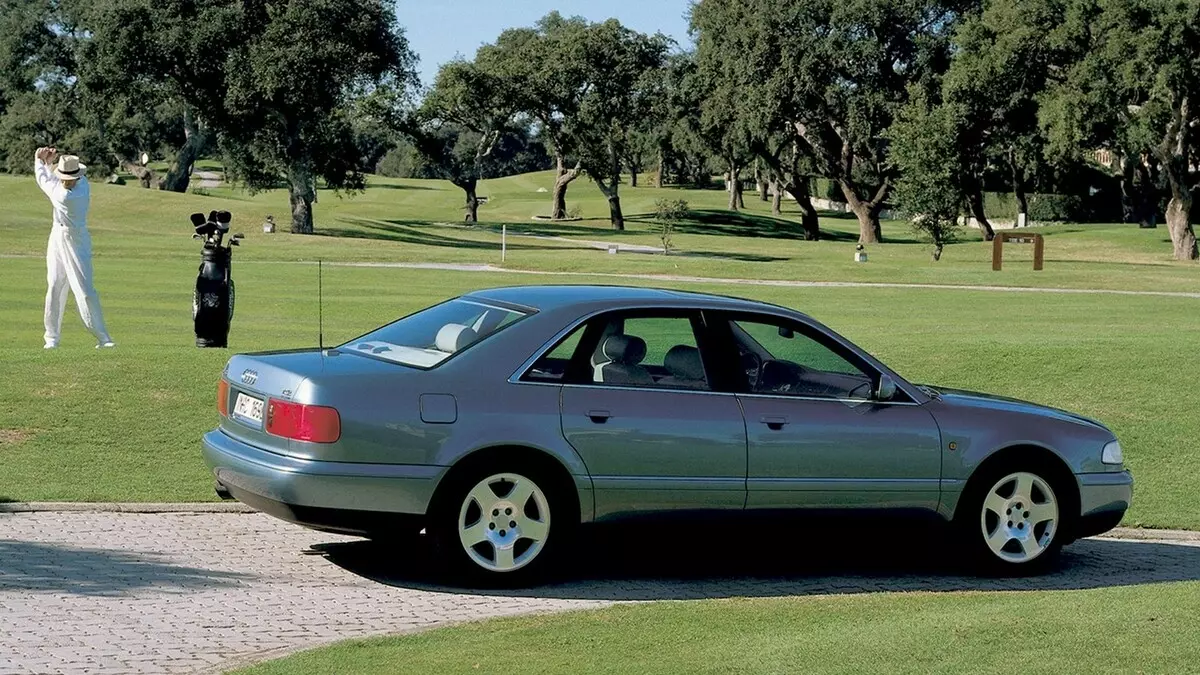 Në foto: Audi A8 4.2 Quattro (D2) '1994-99