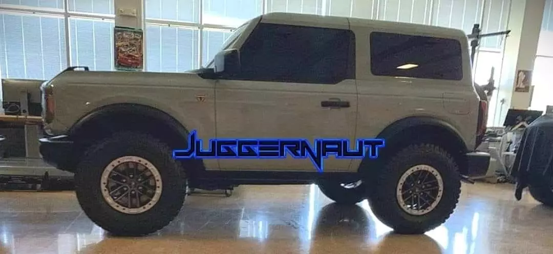 Yangi Ford bronco va bronco va bronco sport: SUV va birinchi fotosuratda shafqatsiz krossover 29163_2