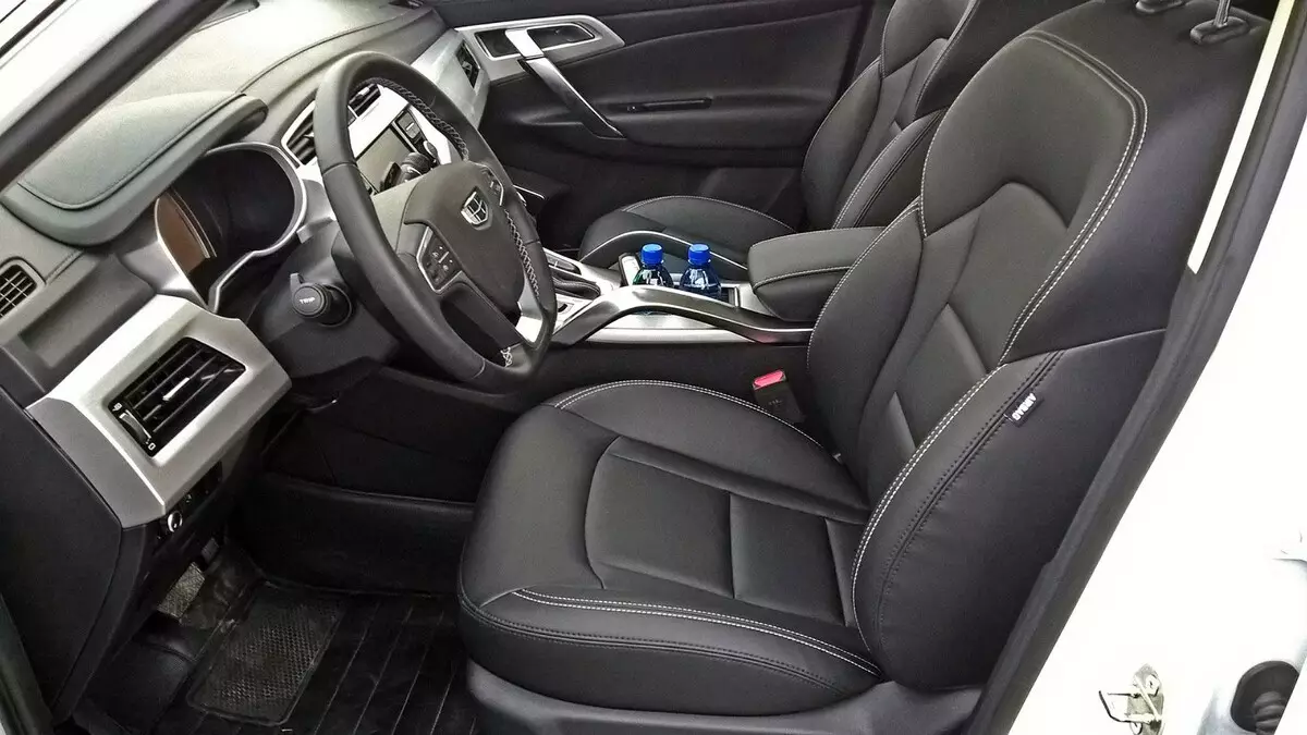 Músculos, Espaço e Pontes: Teste Express Geely Atlas 29182_16