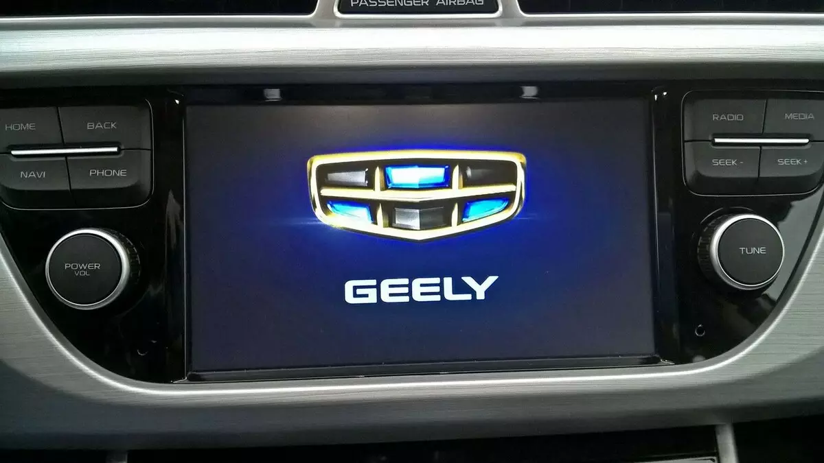 Músculos, Espaço e Pontes: Teste Express Geely Atlas 29182_20