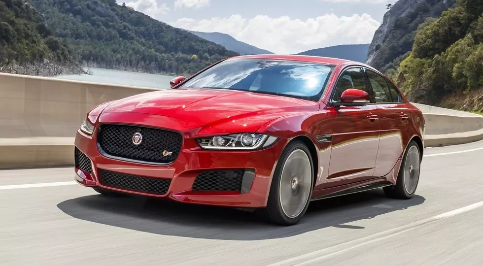 Trong ảnh: Jaguar Xe