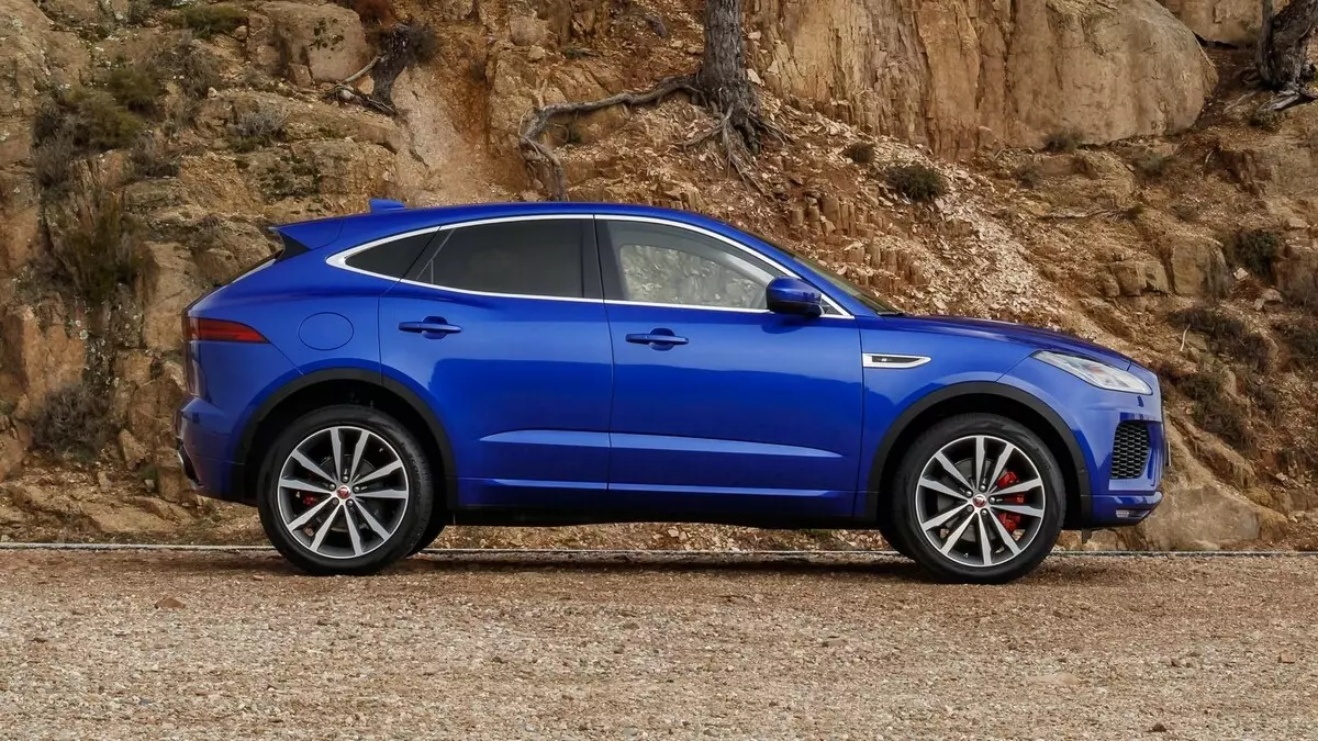 І ў спорт, і ў брод: першы тэст-драйв Jaguar E-Pace 29223_1