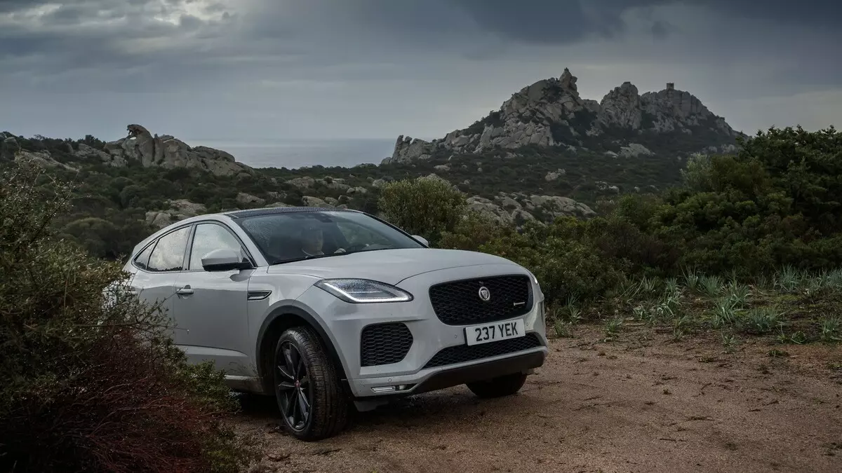 E no esporte, e em Brod: o primeiro test drive Jaguar E-Pace 29223_44