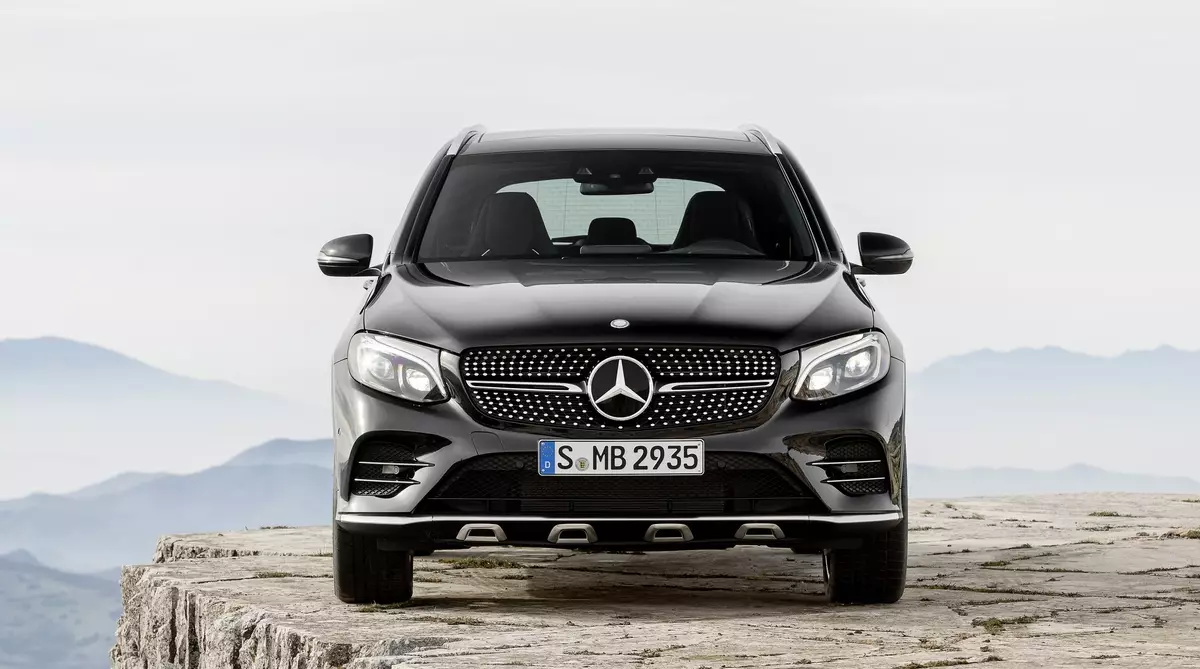 Mercedes och AMG presenterade en ny version av GLC-korsningen 29239_6