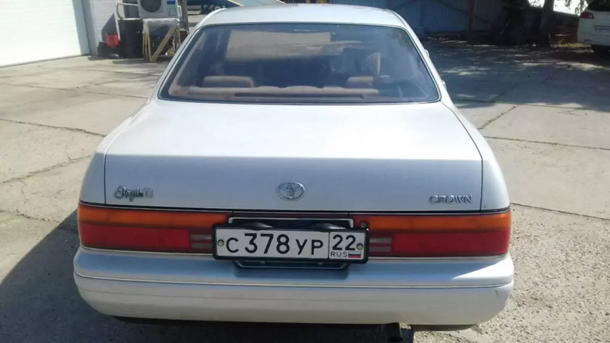 Последна рамка: Дали вреди да се купи Toyota Crown IX S140 за 300 илјади рубли? 29243_10