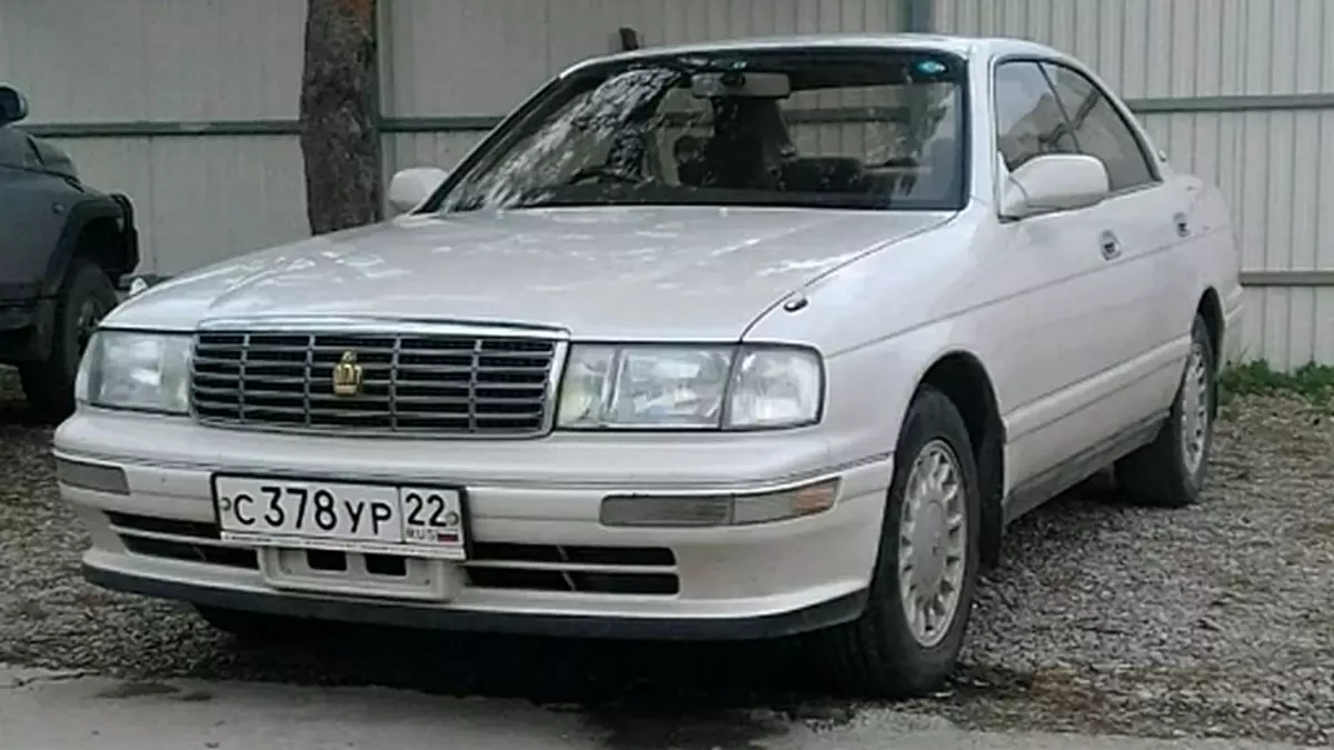 Последна рамка: Дали вреди да се купи Toyota Crown IX S140 за 300 илјади рубли? 29243_8