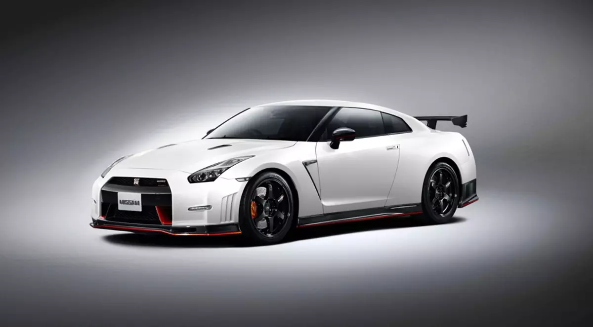 Nissan resmi taýdan grotrid Geljekleriň gt-r-i tassyklady 2927_1