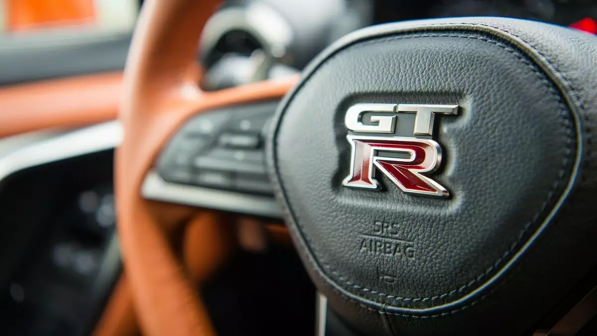 Good manners of a bad guy: Test drive of the updated Nissan GT-R 29292_23