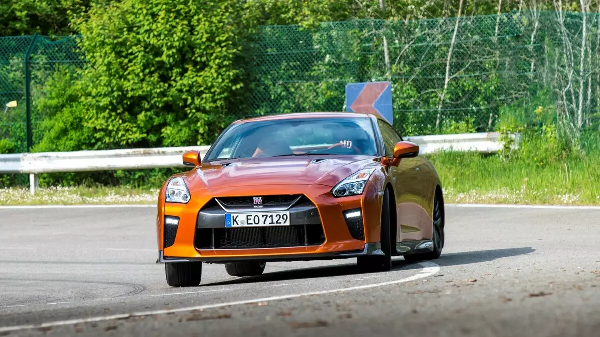 Good manners of a bad guy: Test drive of the updated Nissan GT-R 29292_26