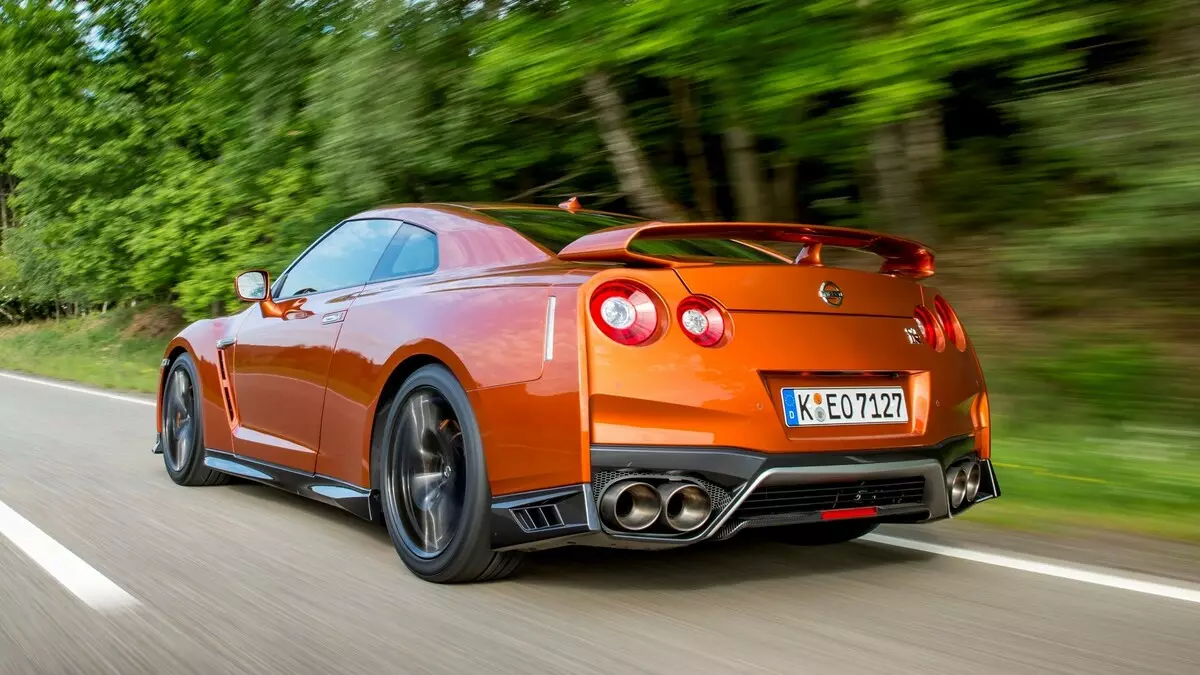 Good manners of a bad guy: Test drive of the updated Nissan GT-R 29292_28