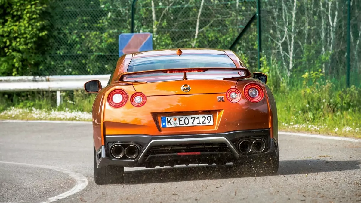 Good manners of a bad guy: Test drive of the updated Nissan GT-R 29292_29