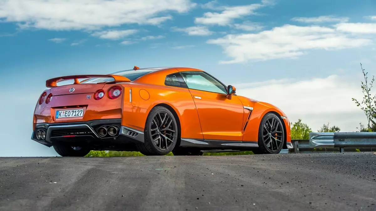 Good manners of a bad guy: Test drive of the updated Nissan GT-R 29292_34