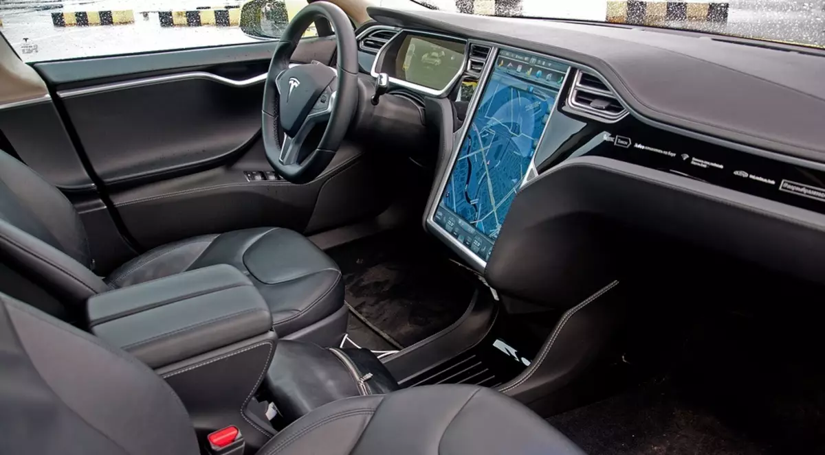 Самы хуткі планшэт на дарозе: тэст-драйв Tesla Model S 29315_15