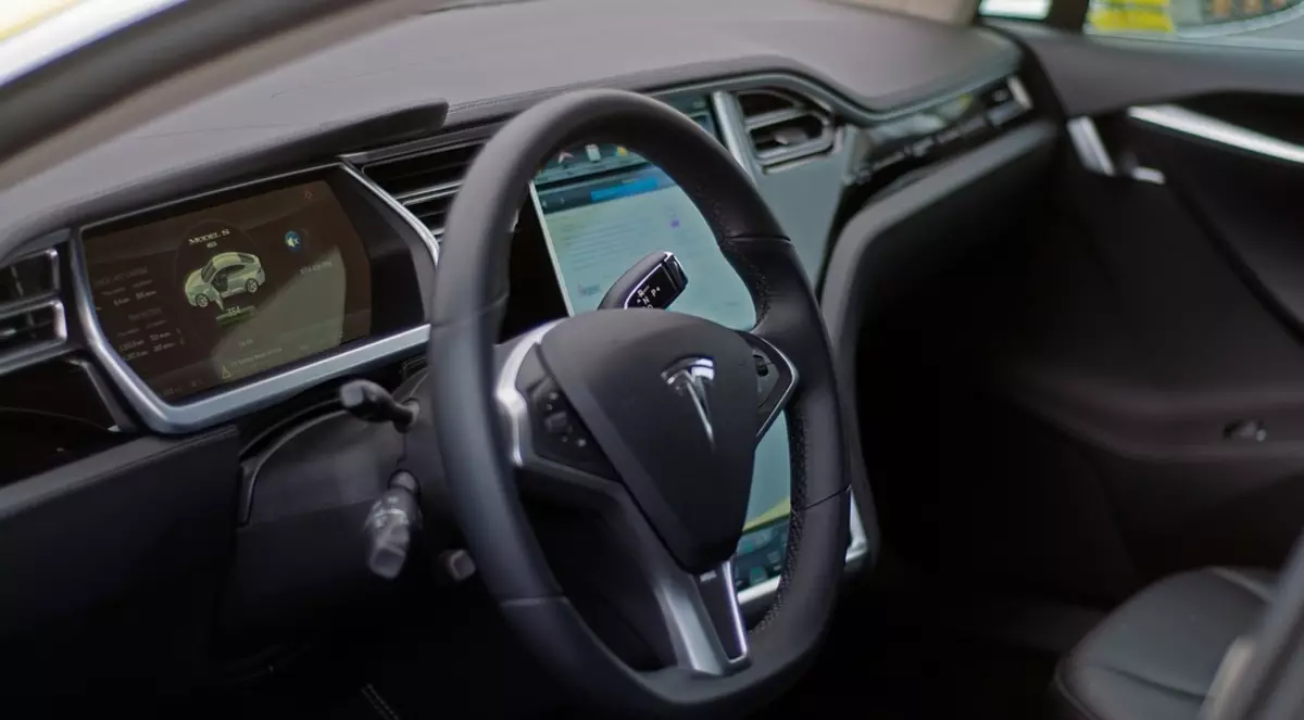 Errepideko tablet azkarrena: Test Drive Tesla eredua 29315_17