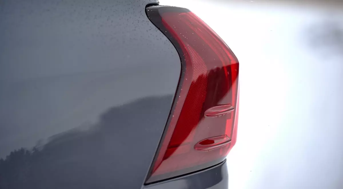 Half isang taon ay hindi lumipas: Lexus LX450D test drive 29316_15