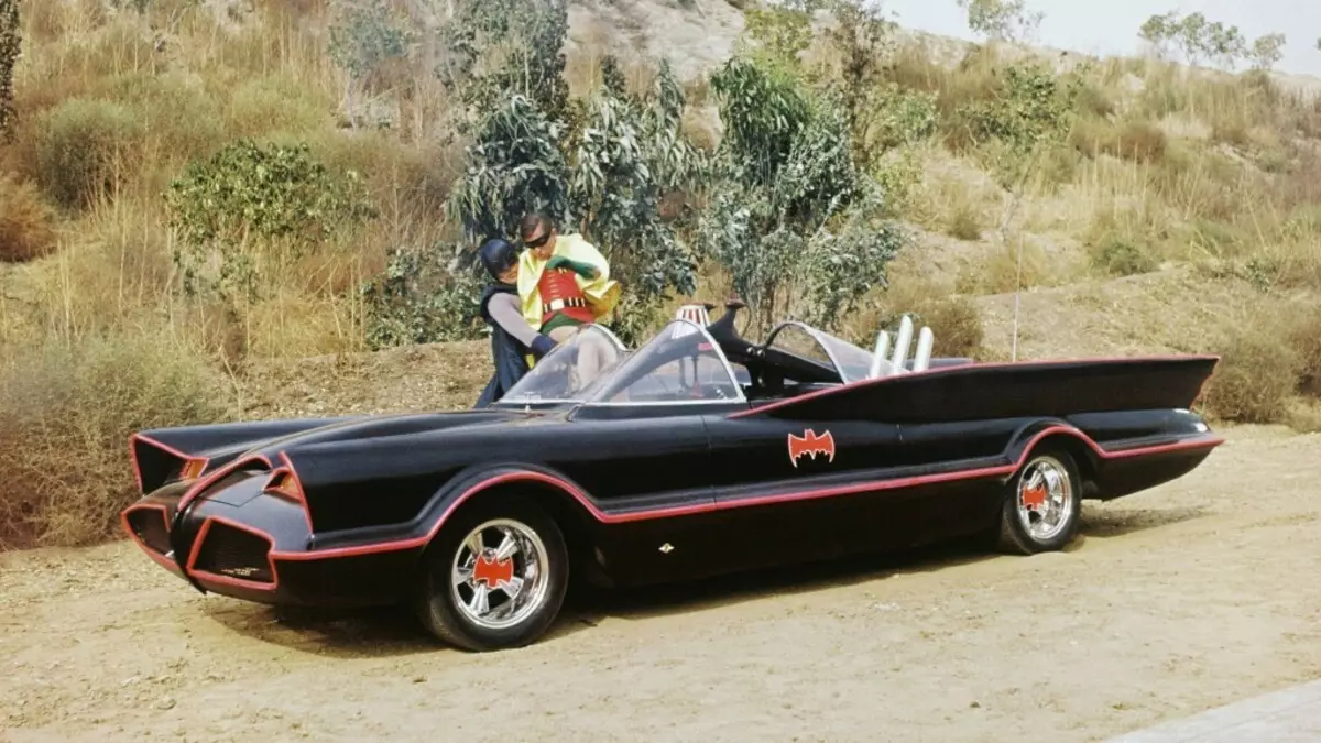 Shock dhe Trepid: Të gjitha Metamorfozën e Kinemës Batmobile 29470_10