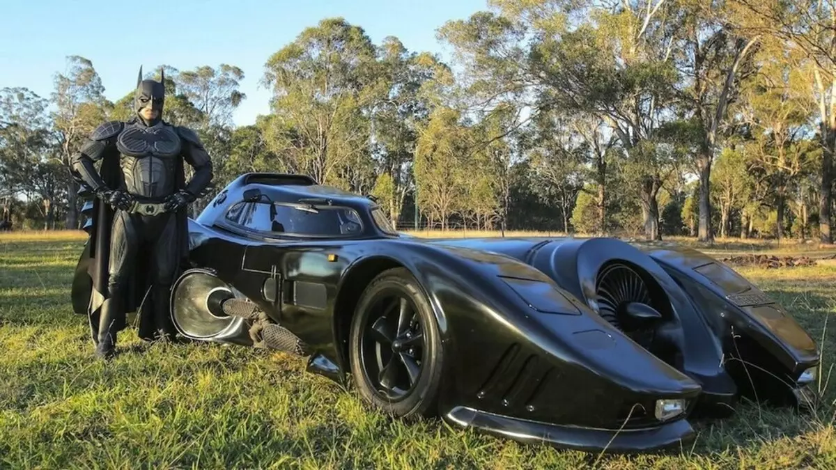 Shock and trepid: all cinema batmobile metamorphosis 29470_28