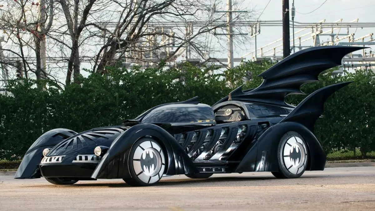 Шок и трепти: всички метаморфоза на киното Batmobile 29470_37