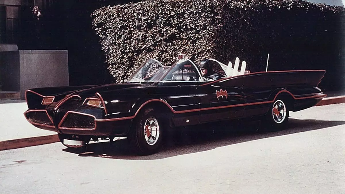 Шок и трепти: всички метаморфоза на киното Batmobile 29470_8