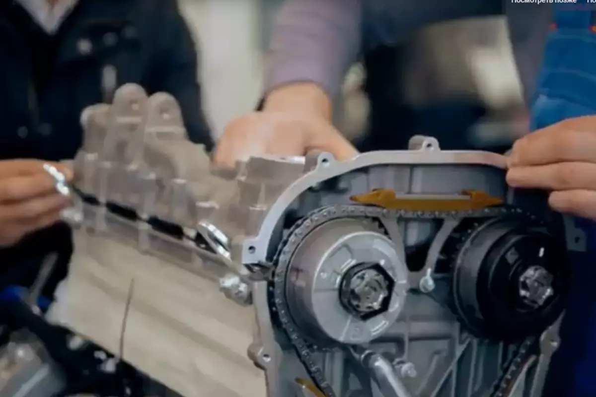 Silnik samochodu Aurus nie stał się jeszcze high-tech. Jednak główną rzeczą jest rozpoczęcie!