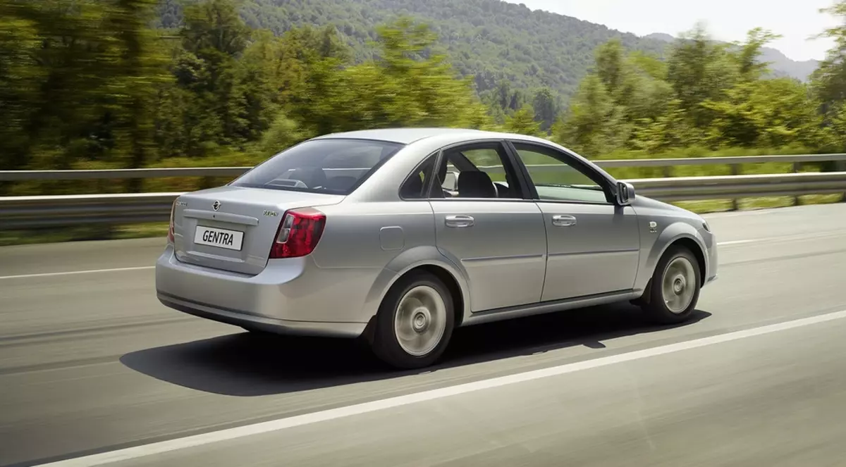 Lluosog: Sut arweiniodd GM at Rwsia Uzbek Ravon yn lle Chevrolet 29497_9