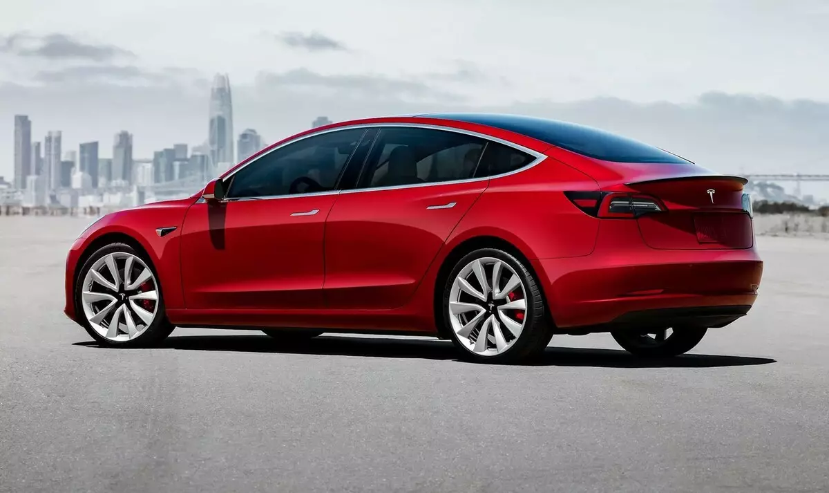 Tesla Model 3.