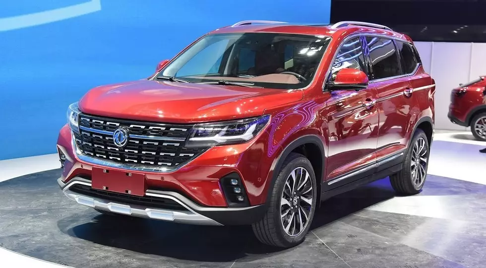 Dongfeng in Beijing: Langafstand elektriese krag en SUV met 'n 200-sterk turbo-enjin 29641_6