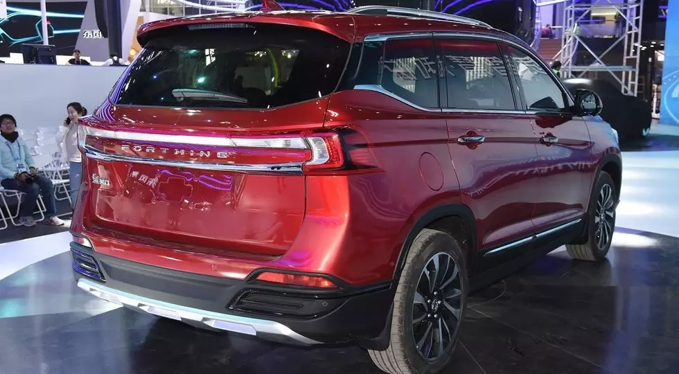 Dongfeng v Pekingu: s dlouhým dosahem elektrické energie a SUV s 200 silný turbo motor 29641_7