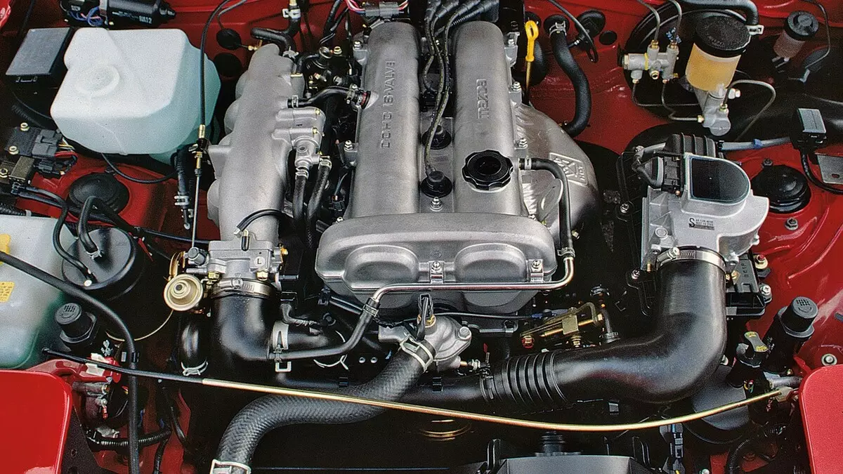 Fotoğrafta: Motor Mazda MX-5 '1989