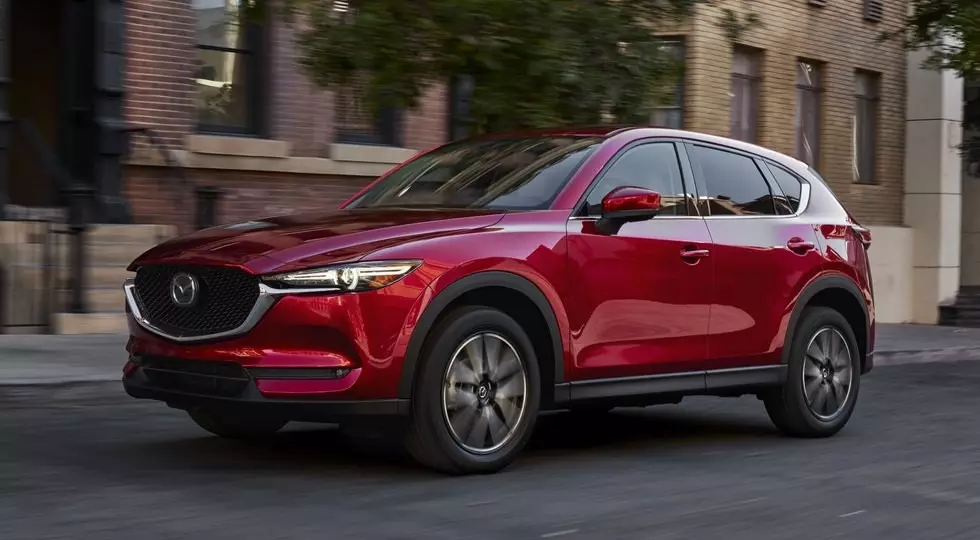 Ua faailoa mai e Mazda Cx-5 augatupulaga fou. Vave ona faatau 29691_12