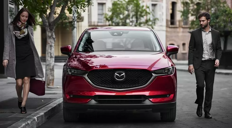 3-Uile-New-CX-5-Lifestyle_na-1