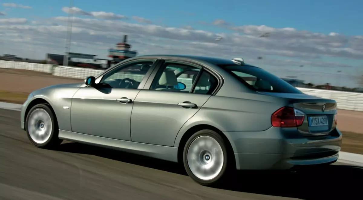 Ahoana ny fomba hividianana BMW 3-Series E90: Ny fiantraikan'ny herinaratra 29698_4