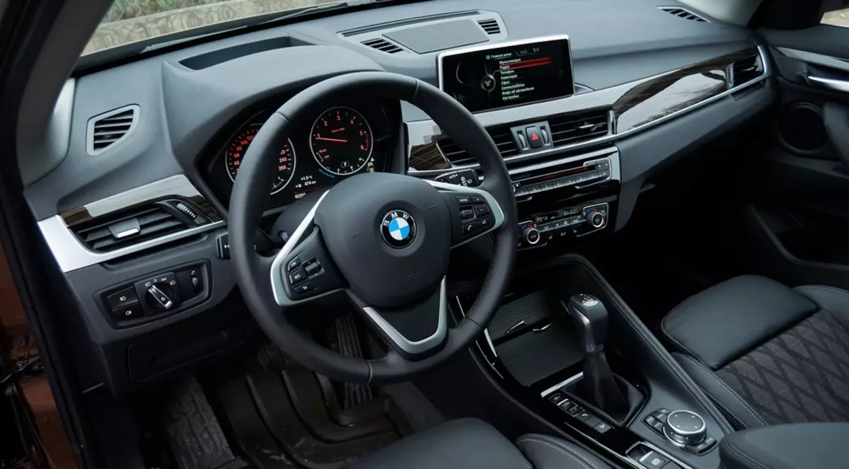 Всичко беше смесено в къщата на руса: тест драйв на новия BMW X1 29701_10