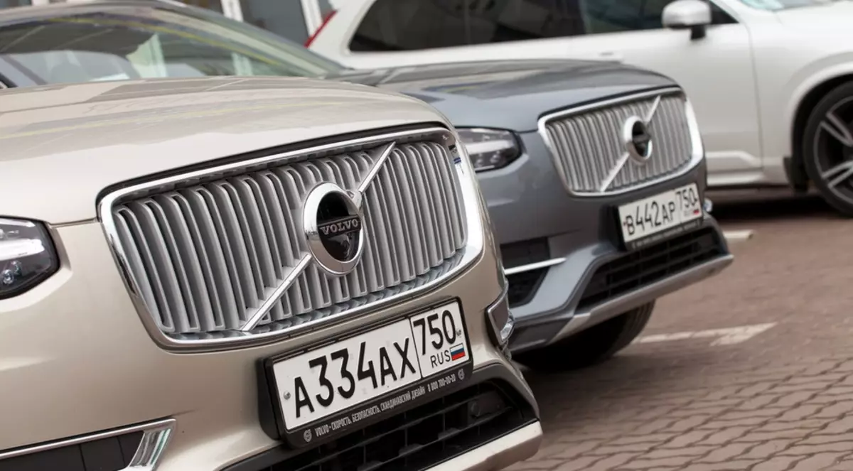 Nemyslite si na Nedostatok: Test Drive Volvo XC90 na benzín a naftu 29714_2