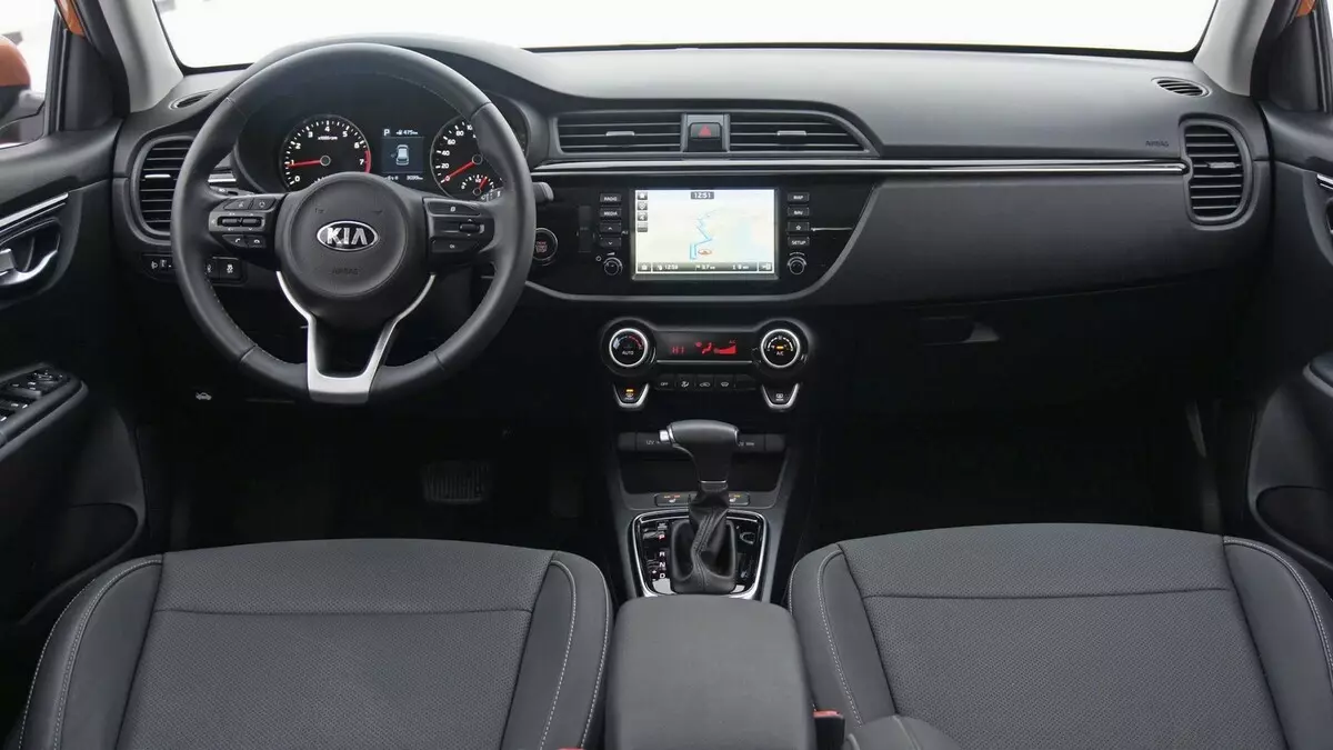 Ingozi esheshayo futhi encane: I-Test Drive Kia Rio X-line 29732_16