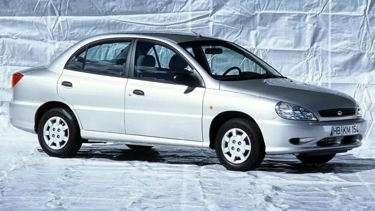 Fotoda: Kia Rio '2000-02