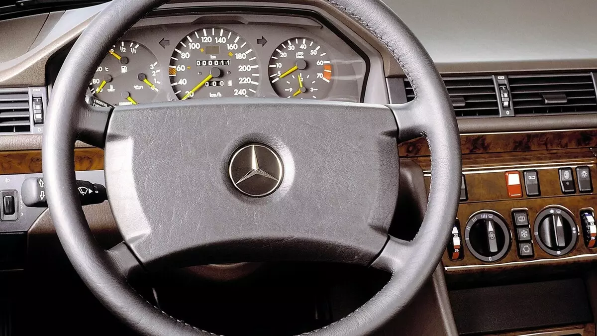 Mercedes-Benz W124 kun kilometraĵo: Ĉu vere ĉu la korpo estas eterna, kaj kiom da pendado sufiĉas 29760_14