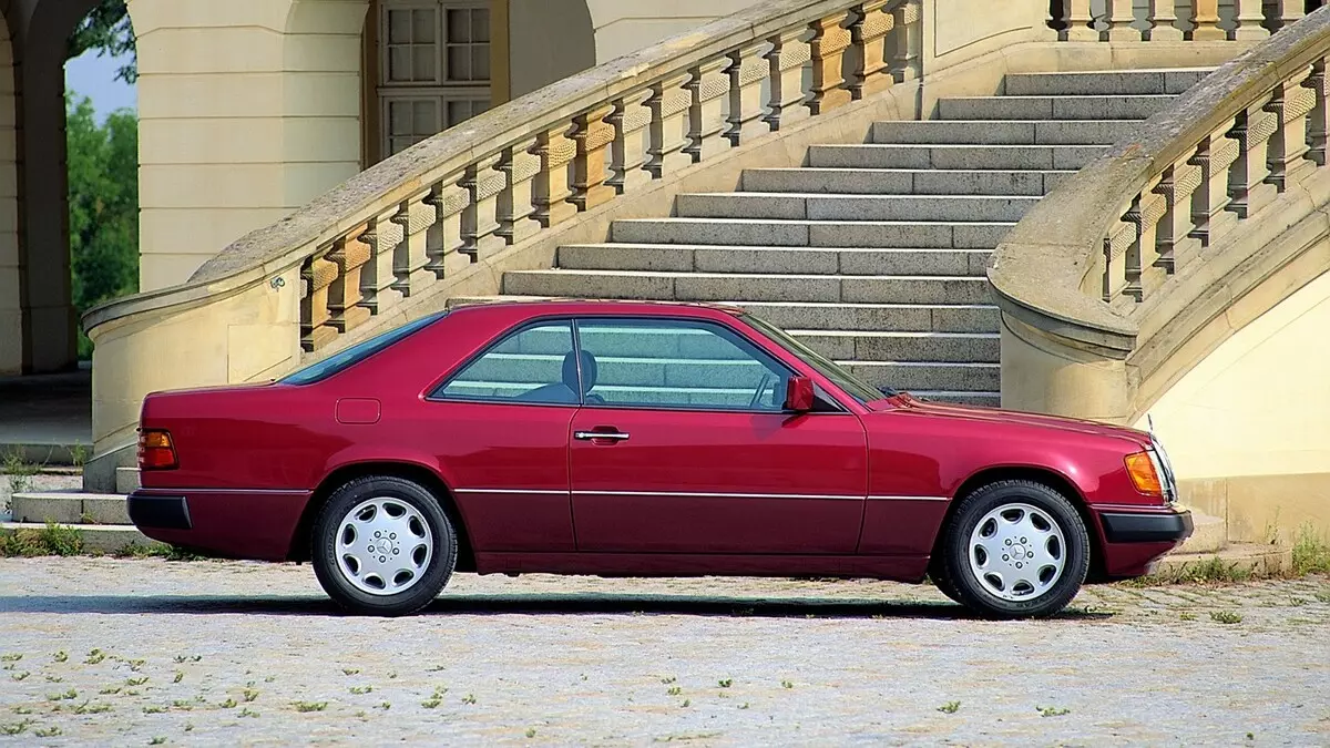 În fotografie: Mercedes-Benz (C124) '1992-1993