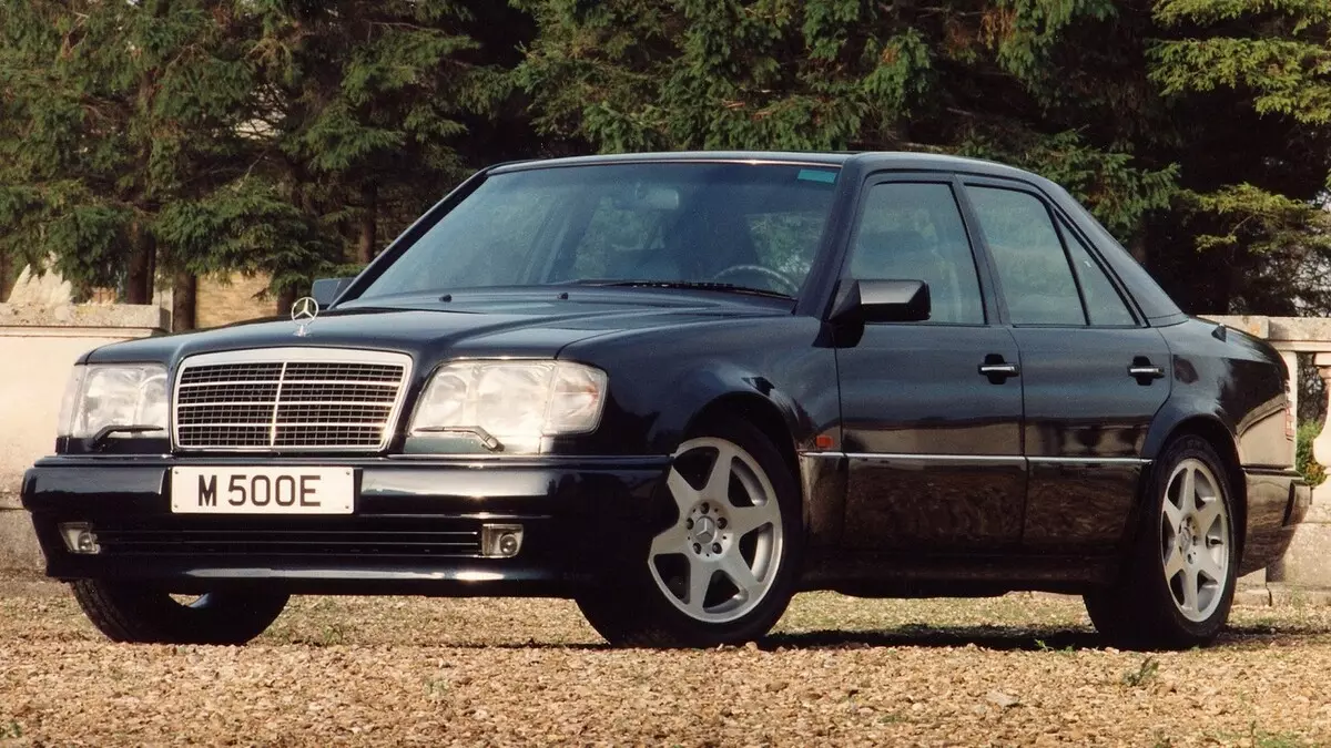 În fotografie: MERCEDES-BENZ E 500 LIMITED (W124) '1994-95