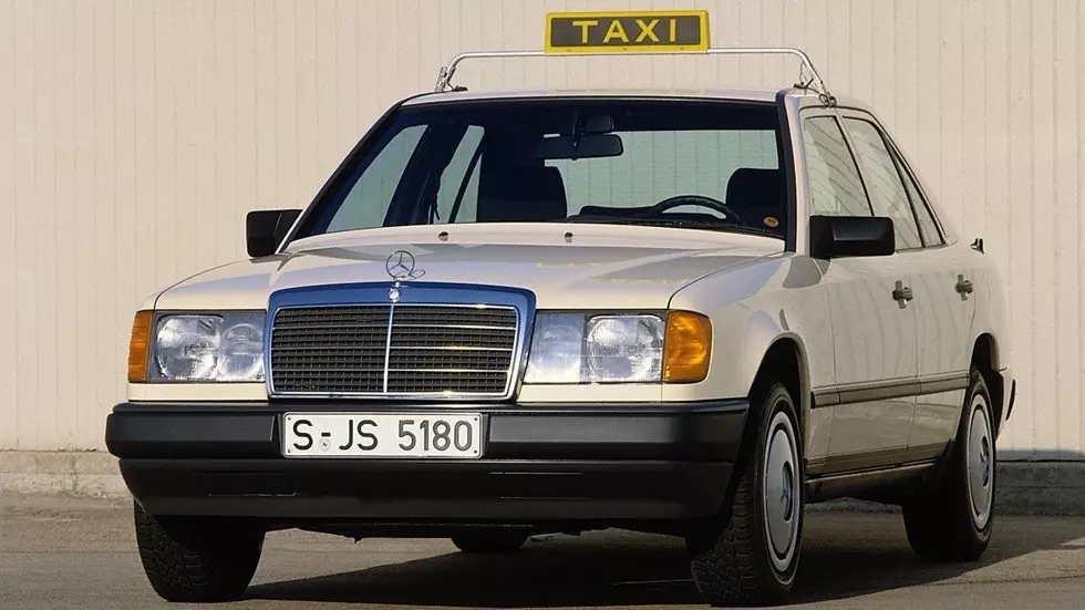 Mercedes-Benz W124 kun kilometraĵo: Ĉu vere ĉu la korpo estas eterna, kaj kiom da pendado sufiĉas 29760_6