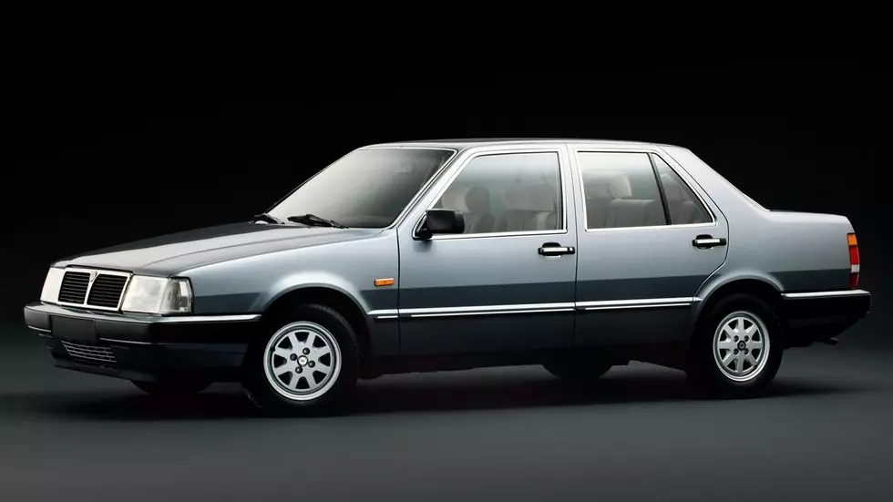 Nezarodňujte se krásně: jak byl vytvořen Alfa Romeo 164, a proč neměla štěstí 29811_21