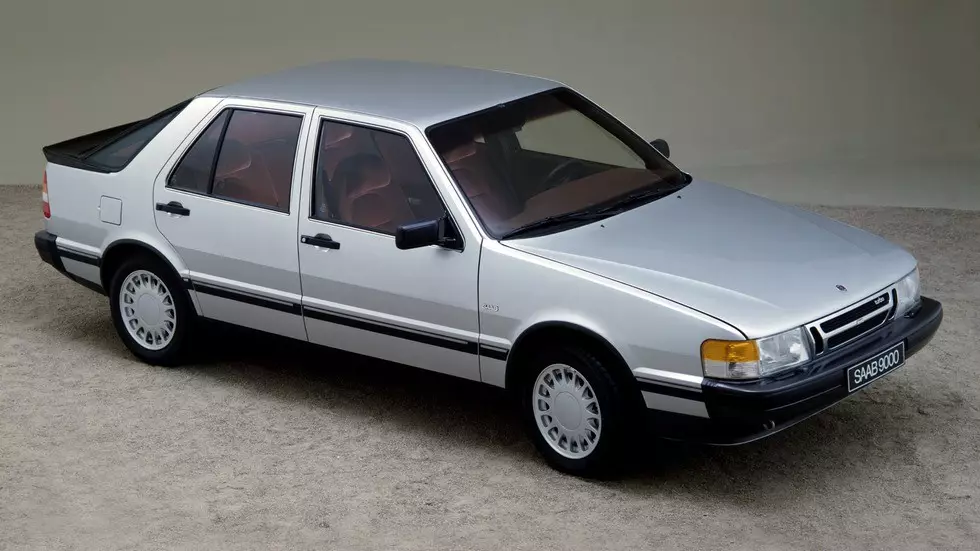 Nezarodňujte se krásně: jak byl vytvořen Alfa Romeo 164, a proč neměla štěstí 29811_4