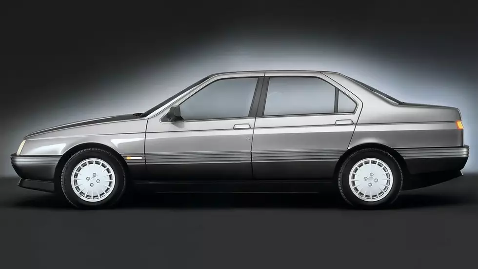 아름답게 태어나지 마십시오. Alfa Romeo 164가 만들어졌습니다. 왜 그녀가 운이 좋지 않은 이유 29811_56