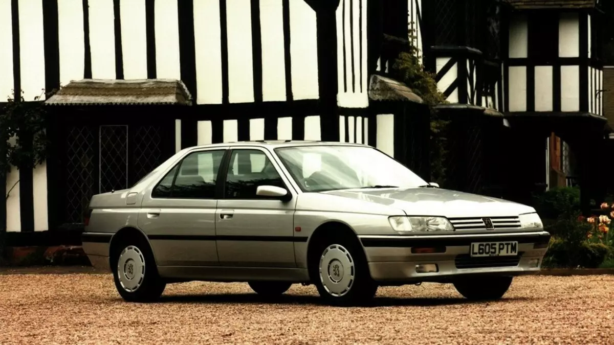 Nezarodňujte se krásně: jak byl vytvořen Alfa Romeo 164, a proč neměla štěstí 29811_61