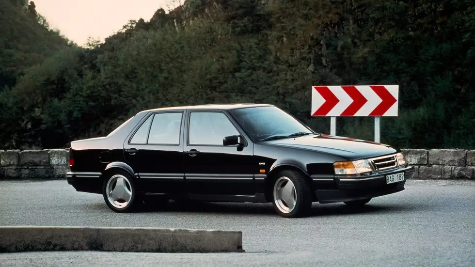 Nezarodňujte se krásně: jak byl vytvořen Alfa Romeo 164, a proč neměla štěstí 29811_7