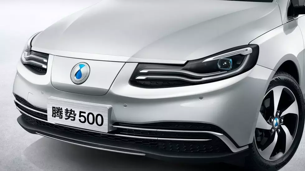 Daimler introduciu o vehículo eléctrico Denza 500 para a China 29812_5