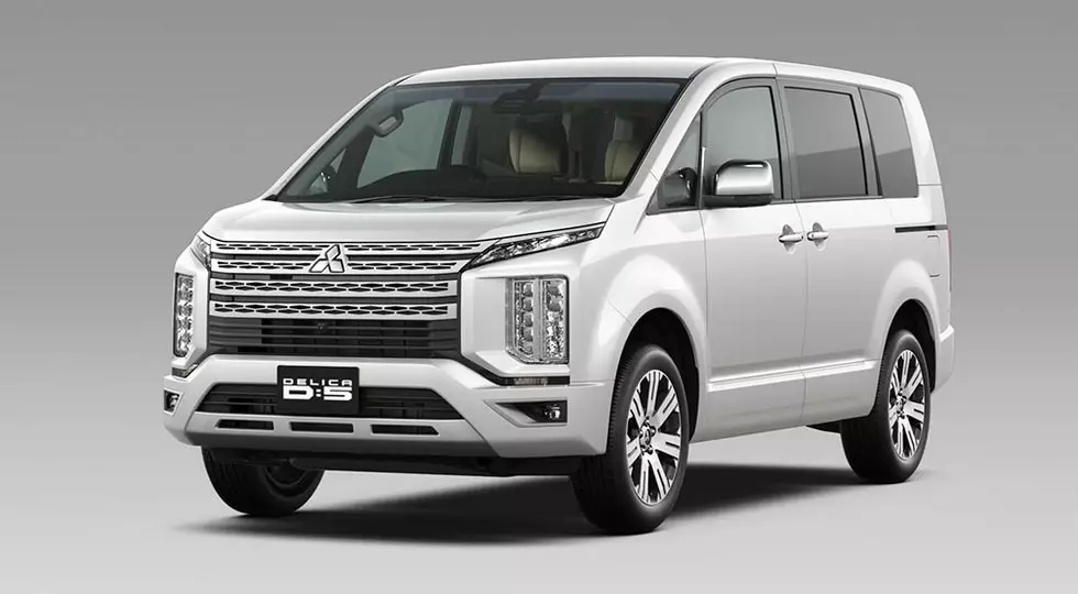 Aktualizováno Mitsubishi Delica: Design ve stylu Xpander, Ostatní Diesel a 8Akp 29834_1