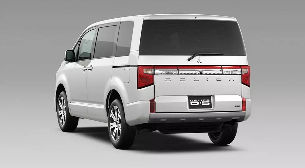 Aktualizováno Mitsubishi Delica: Design ve stylu Xpander, Ostatní Diesel a 8Akp 29834_4